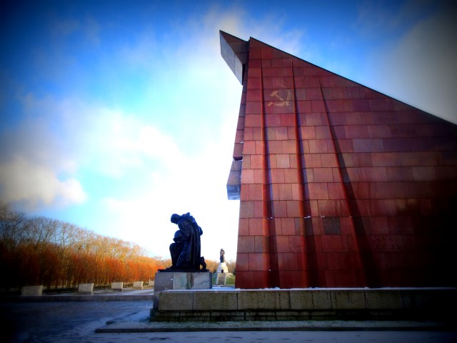 The real Soviet War Memorial in Berlin | The Happy Hermit